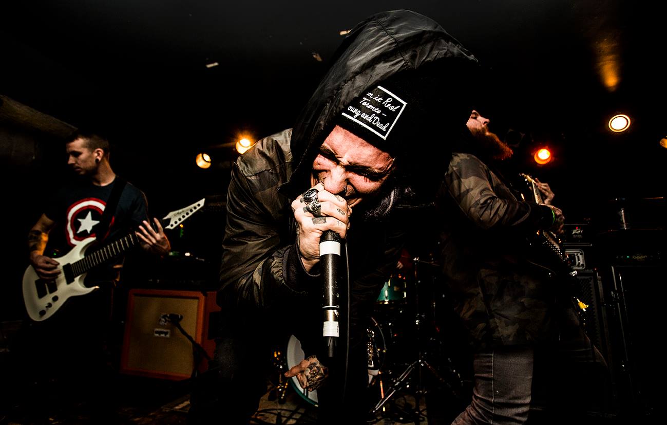 BEYOND DEVIATION: Banda de deathcore lança tema com 400 vocalistas e ...